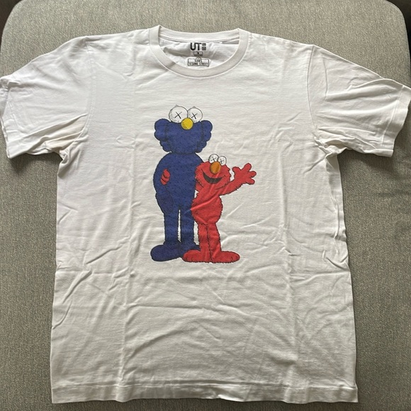 Uniqlo x KAWS | Shirts | Uniqlo Kaws X Sesame Street Elmo Tee Size M ...